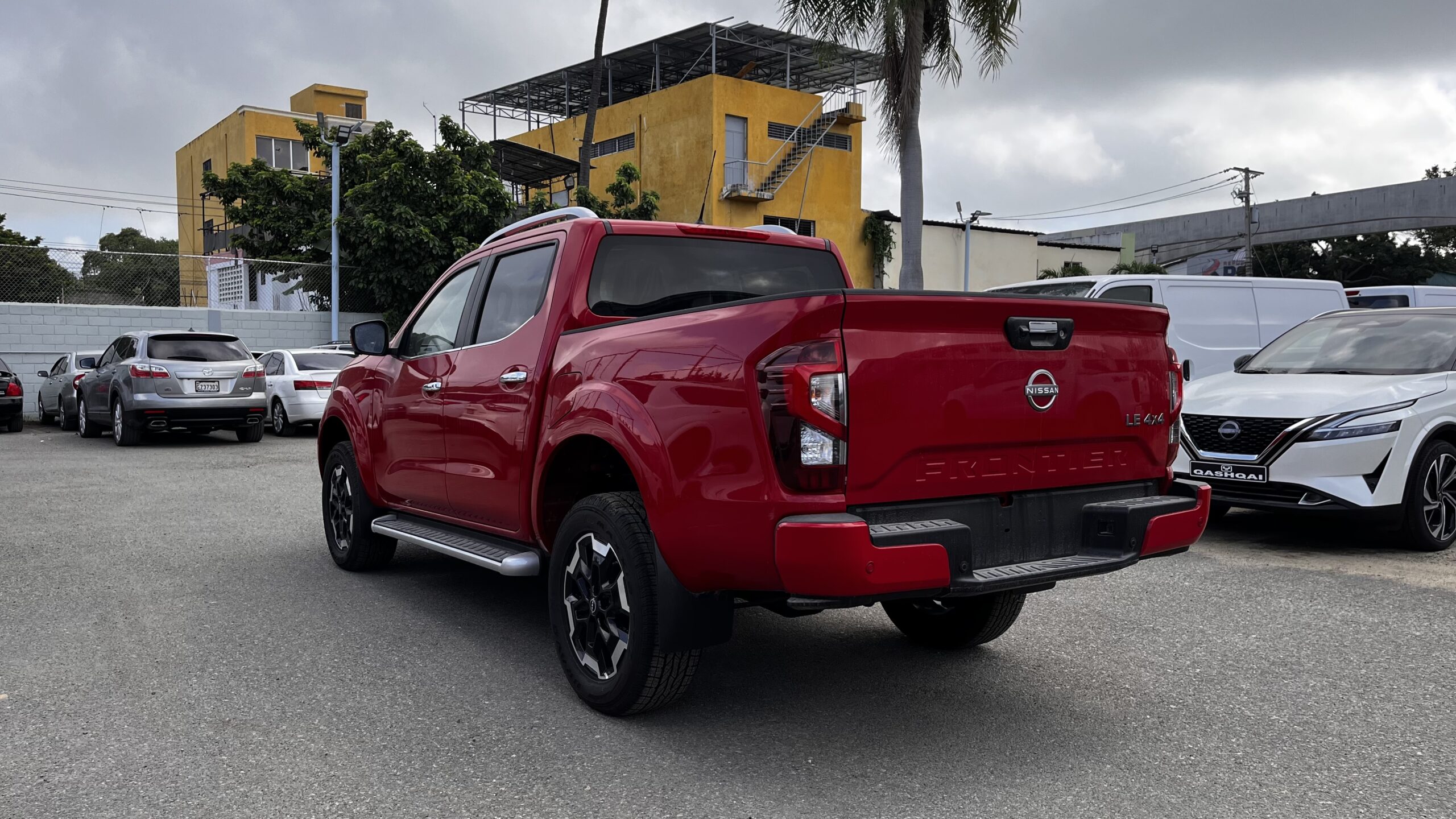 Nissan Frontier LE 2025 Roja - El Yaque Motors SRL